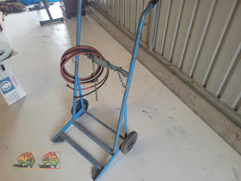 Lot 125 - (7943) Oxy Set Trolley & New Oxy Hoses | AuctionsPlus