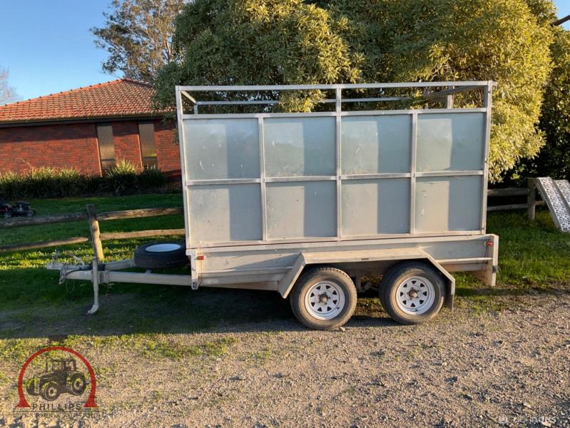 Lot 13 - Tandem trailer 3m x 2m with crate | AuctionsPlus