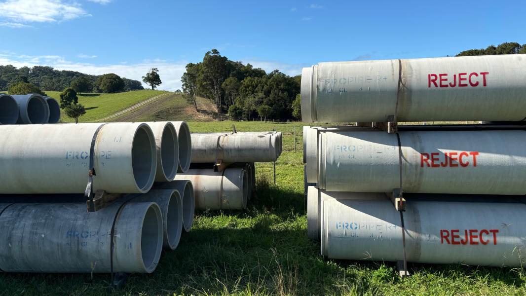 Lot 55 - 10 x Compressed Concrete Pipes 4m x .5m | AuctionsPlus