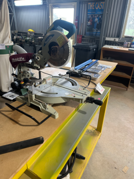 Lot 66 - Makita Drop saw | AuctionsPlus