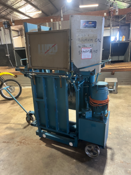Lot 27 - LYCO Woolpress | AuctionsPlus