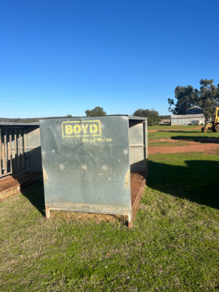 Lot 30 - Boyd Hay Feeder | AuctionsPlus