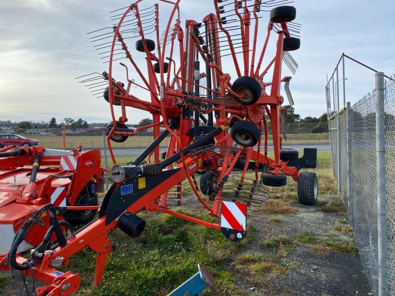 Lot 6 - 219 Kuhn GA 9531 Twin Rotor Hay Rake | AuctionsPlus