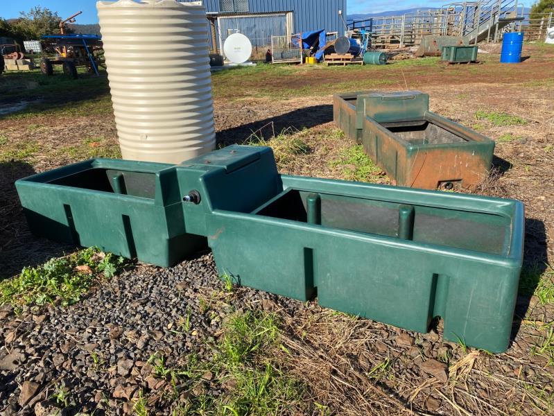 Lot 34 - Centre Line Poly Trough 450L | AuctionsPlus
