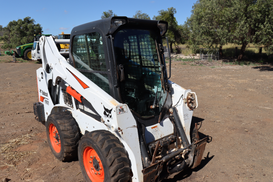 Lot 5 - 2017 Bobcat S595 skid steer loader, 740 hrs | AuctionsPlus