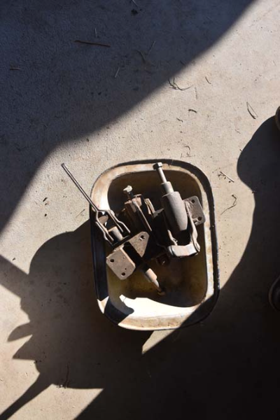 Lot 277 - 3 x Hydraulic Tractor Parts | AuctionsPlus