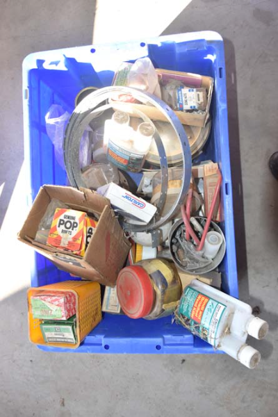 Lot 281 - Zinc Screws, Washers, Pop Rivets & Sundries | AuctionsPlus