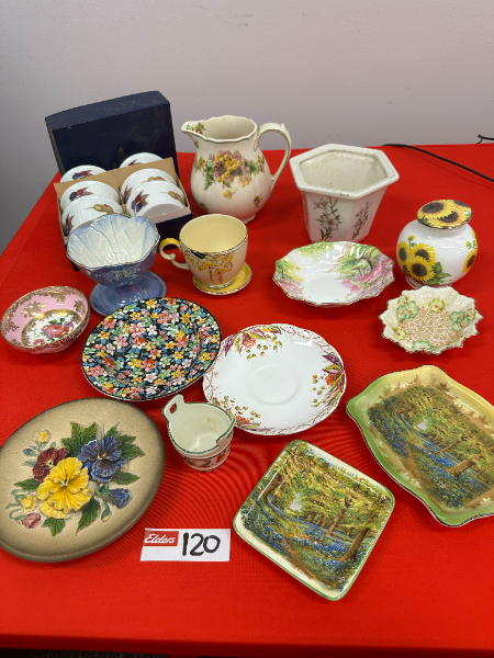 Lot 120 - Assorted items including Royal Doulton, Royal Winton, Royal Albert | AuctionsPlus