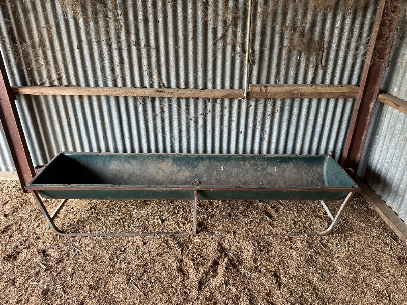 Lot 5 - Polymaster Pellet Trough | AuctionsPlus