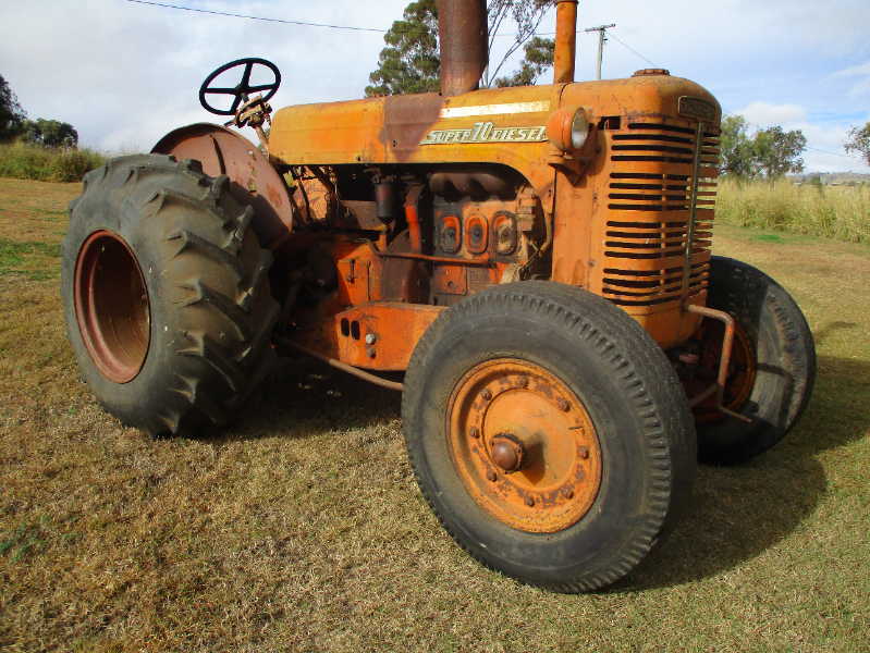 Lot 184 - Chamberlain Super 70 Tractor | AuctionsPlus