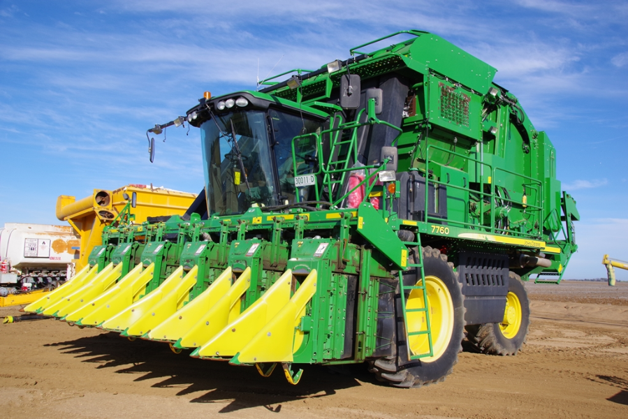 Lot 1 - JD7760 cotton round bale picker (3,665 eng. hrs, 2,438 fan hrs ...