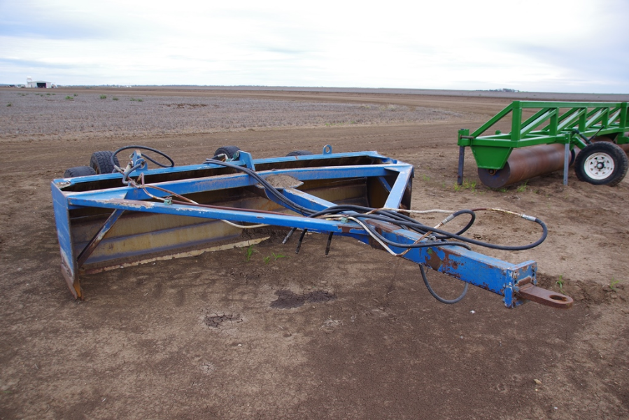 Lot 53 - 3.2m drag bucket (lift & tilt) | AuctionsPlus
