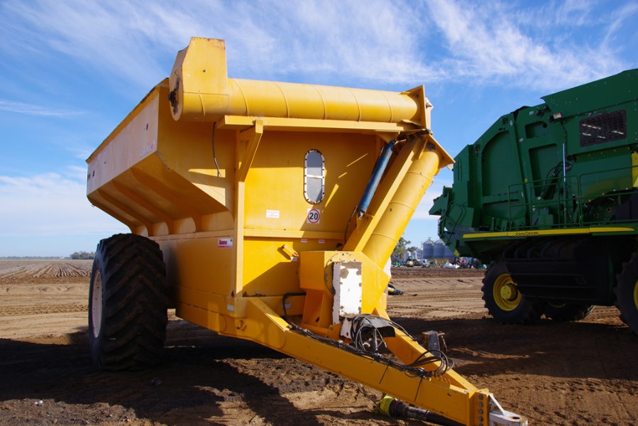 Lot 69 - Badengi 18t Ground Hog chaser bin (2012 model & rollover tarps ...
