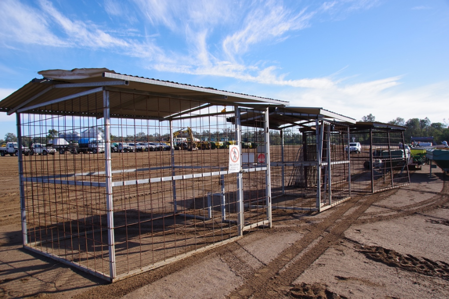 Lot 83 - 3x pump cages | AuctionsPlus