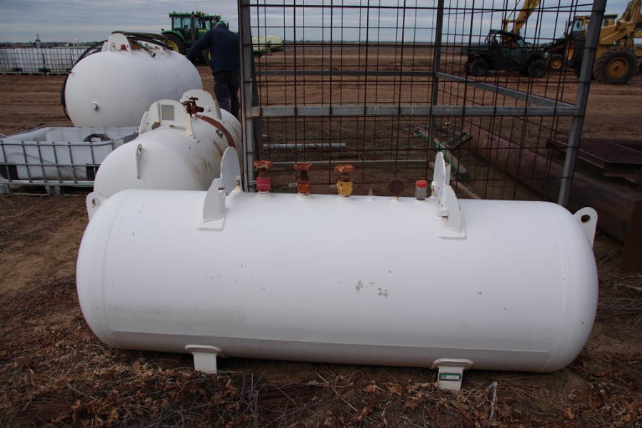 Lot 86 - 2x 500L anhydrous gas tanks (out of date) | AuctionsPlus
