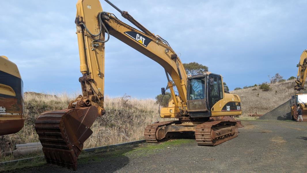 Lot 6 - Caterpillar 322C Excavator | AuctionsPlus