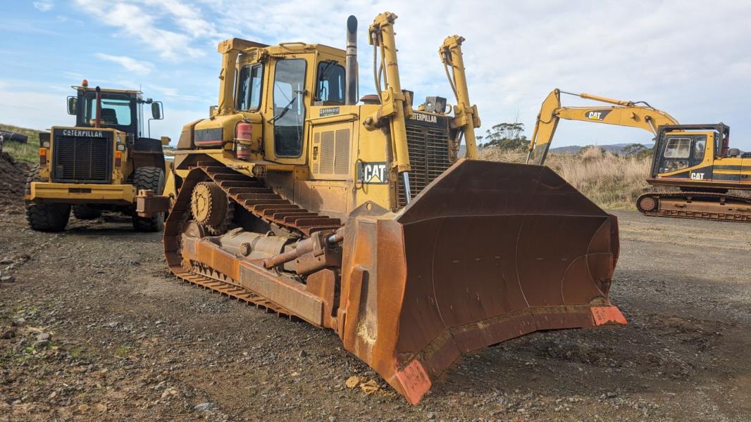 Lot 9 - Caterpillar D7H Bulldozer w/ Ripper | AuctionsPlus