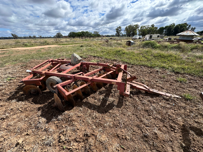 Lot 4 - International Offset discs | AuctionsPlus