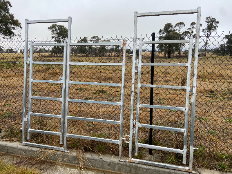 Lot 157 - Cattle Man Gates | AuctionsPlus
