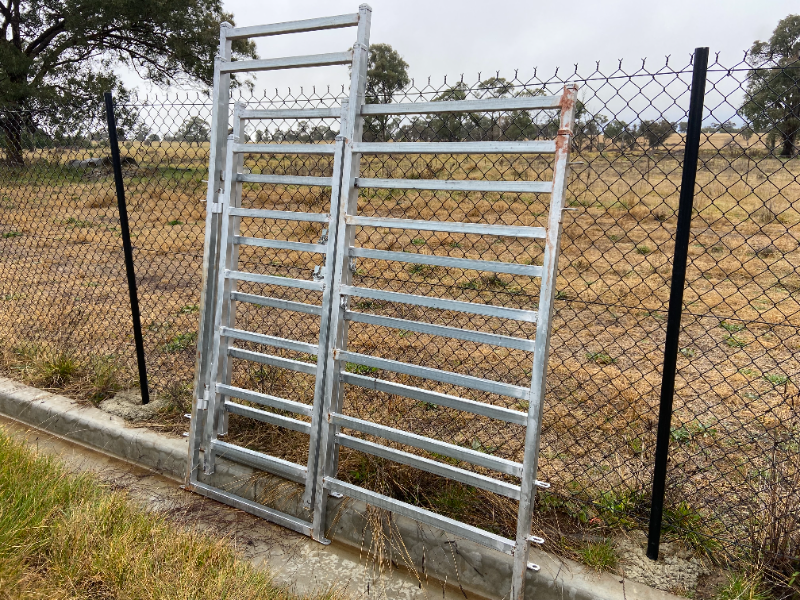 Lot 160 - Cattle Man Gates | AuctionsPlus