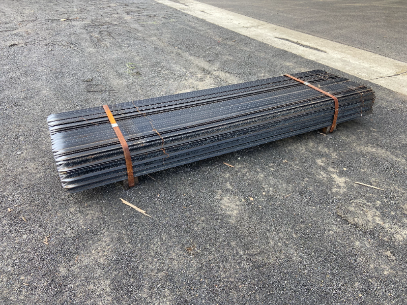 Lot 185 - 240cm Star Post | AuctionsPlus