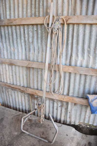 Lot 132 - Cow Lifter & Calf Pullers | AuctionsPlus