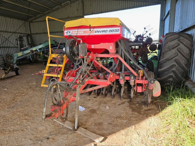 Lot 31 - Duncan DD30 Air Seeder | AuctionsPlus