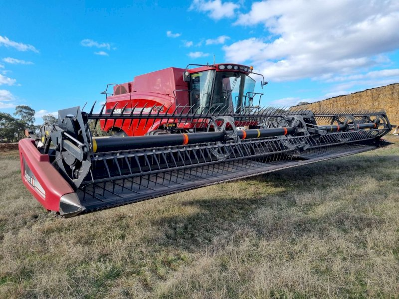 Lot 3 - 2012 Case IH 7130 Header with Case 2142 40ft Draper Front ...