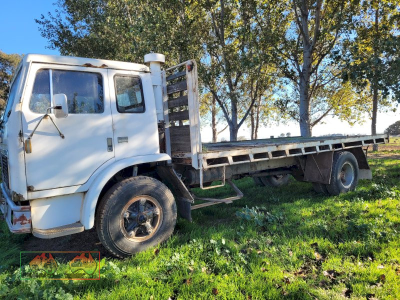 Lot 4 - (8033) 1978 IH Acco 1810B Tip Truck | AuctionsPlus