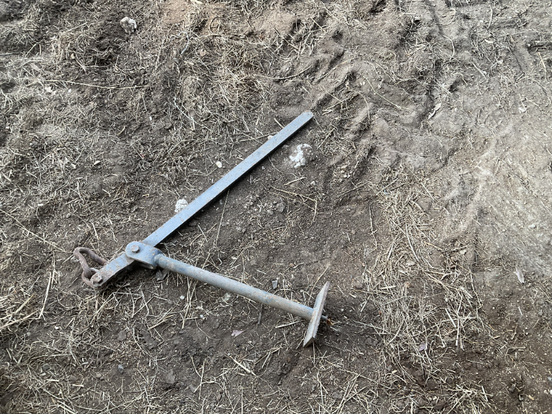 Lot 27 - Star Post Puller | AuctionsPlus