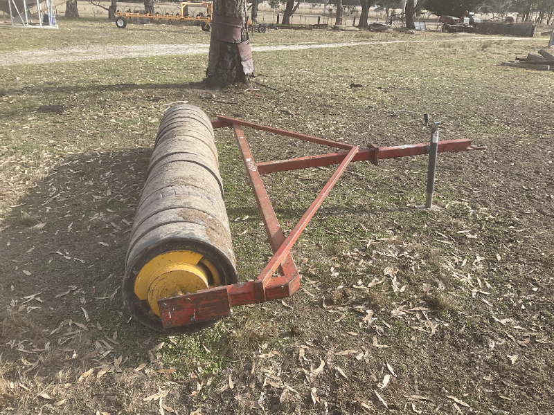 Lot 30 - Bison 3M Tyre Roller | AuctionsPlus