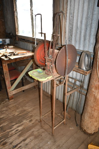 Lot 57 - Sunbeam shearing grinder | AuctionsPlus