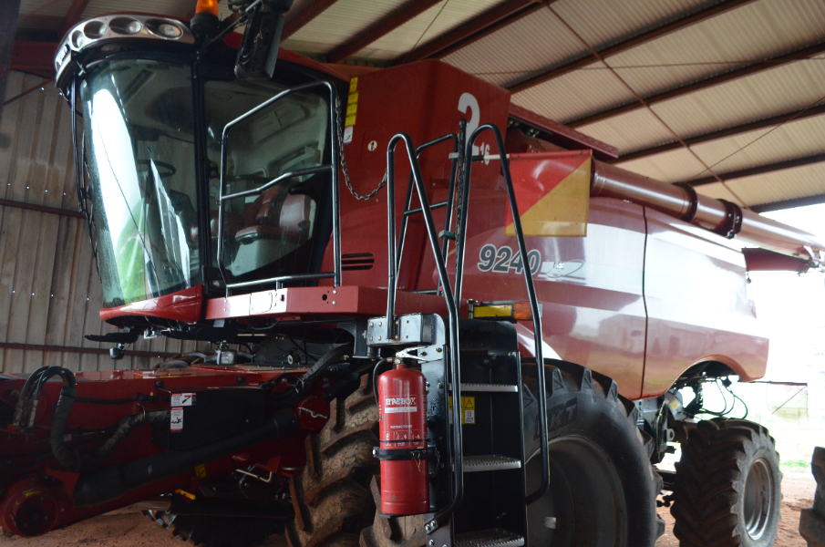 Lot 3 - 2016 model Case 9240 Combine | AuctionsPlus