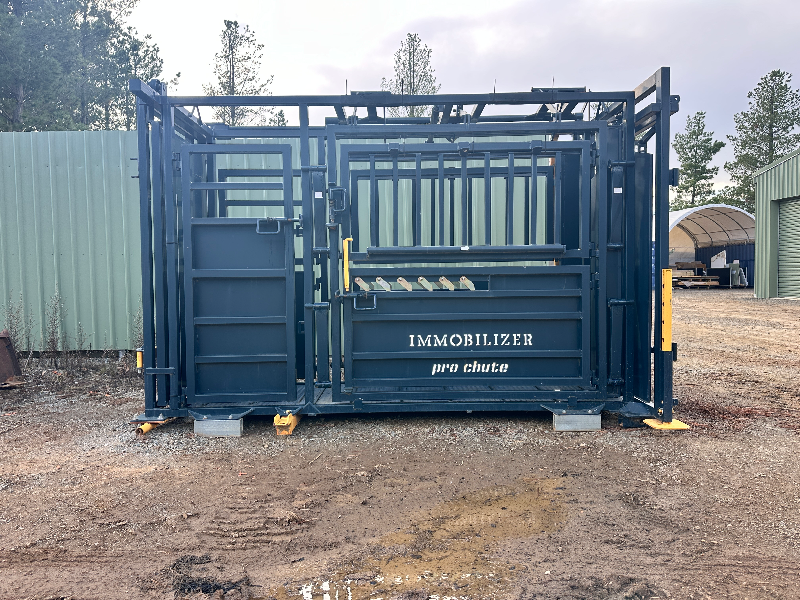 Lot 54 - LEICHT'S CIA IMMOBILIZER PRO-CHUTE CATTLE CRUSH. | AuctionsPlus