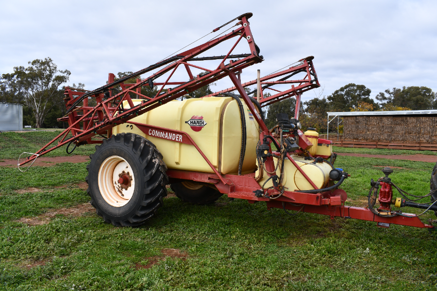 Lot 44 - Hardi Commander 4220 boomspray | AuctionsPlus