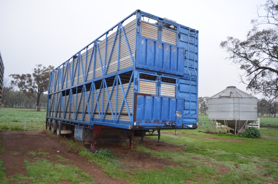 Lot 18 - 2006 Byrne Double Deck Cattle Crate | AuctionsPlus