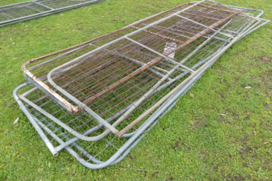 Lot 131 - FARM GATES | AuctionsPlus