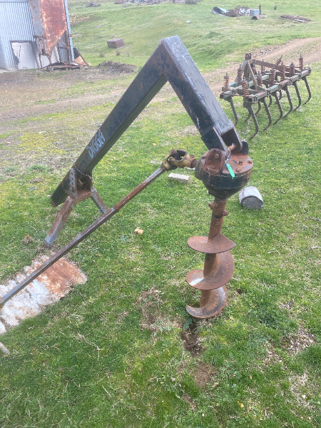 Lot 100 - ITEM 32- PTO POST HOLE DIGGER | AuctionsPlus
