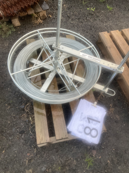 Lot 81 - Wire spinner | AuctionsPlus