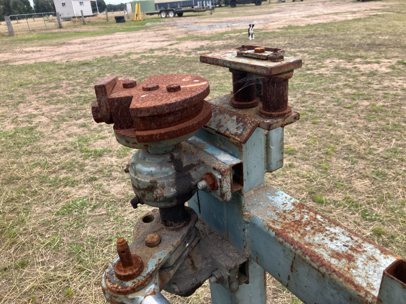 Lot 7 - Hydraulic RHS bender with dies for 25mm RHS | AuctionsPlus