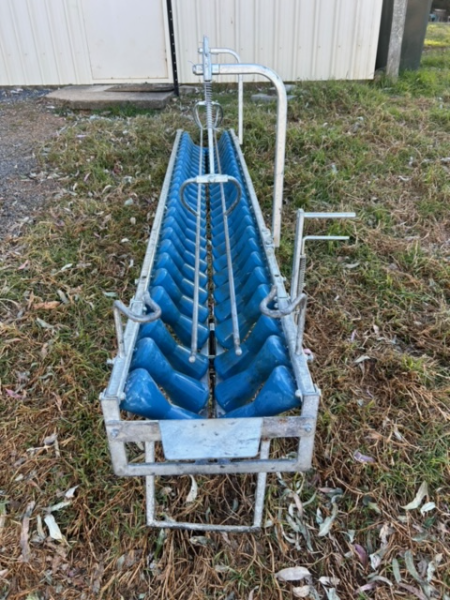 Lot 17 - Sheep Lamb Marking Roller Cradle | AuctionsPlus