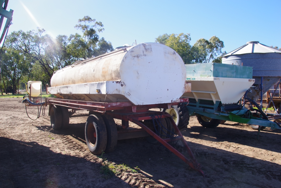 Lot 5 - 12,000L water tank with Honda pump & mixing vat | AuctionsPlus