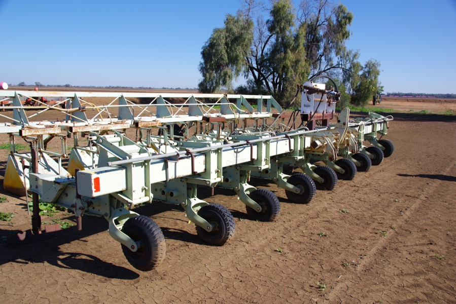 Lot 26 - 3PL 8m Orthman cultivator | AuctionsPlus