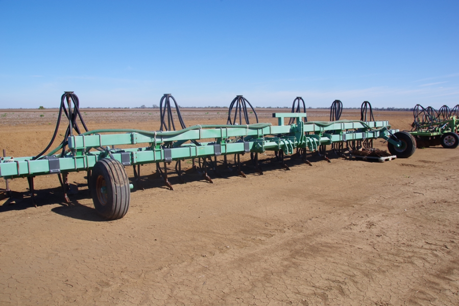 Lot 32 - 3PL 12m dry fert planter rig with 36 tynes | AuctionsPlus