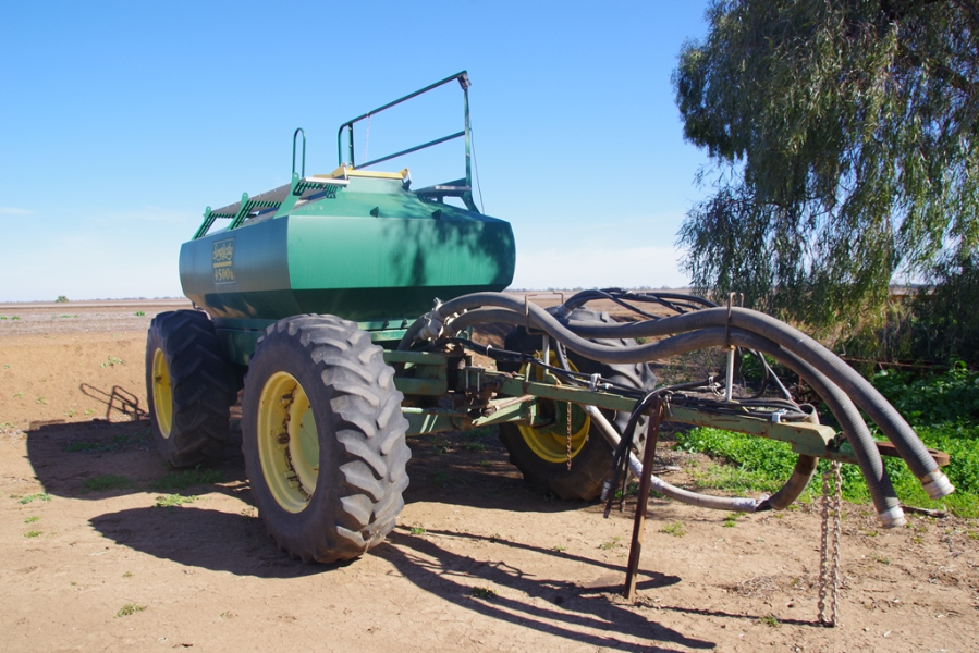 Lot 37 - Simplicity 4500 air cart | AuctionsPlus