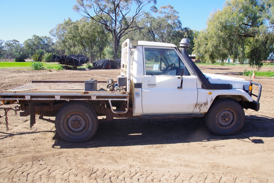 Lot 45 - ’93 Toyota diesel Landcruiser farm ute (no rego) | AuctionsPlus