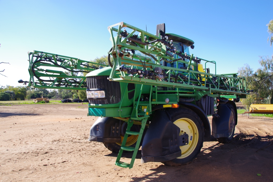 Lot 48 - John Deere 4630 24m self-propelled sprayer (2,900hrs ...