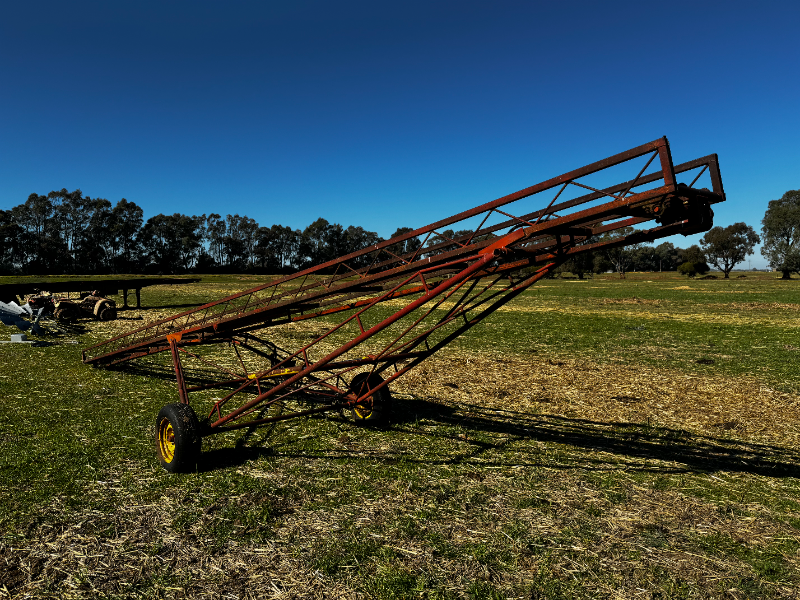 Lot 58 - Small Square Bale Elevator (large) Hydraulic Drive | AuctionsPlus