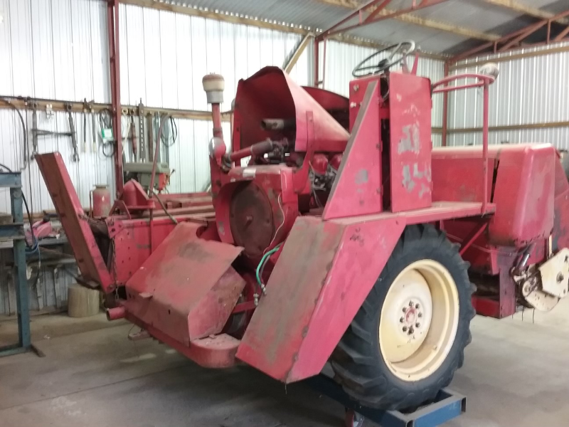 Lot 14 - New Holland self propelled baler | AuctionsPlus