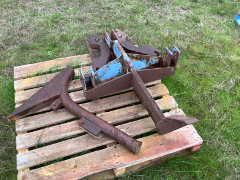 Lot 224 - Heavy Duty 3PL Pipe Layer | AuctionsPlus